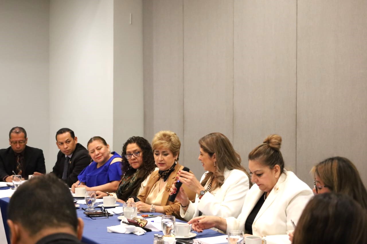 Mesa Modelo de Atención Integral para Mujeres Víctimas de Violencia Ixkem-MAIMI: refuerza ...